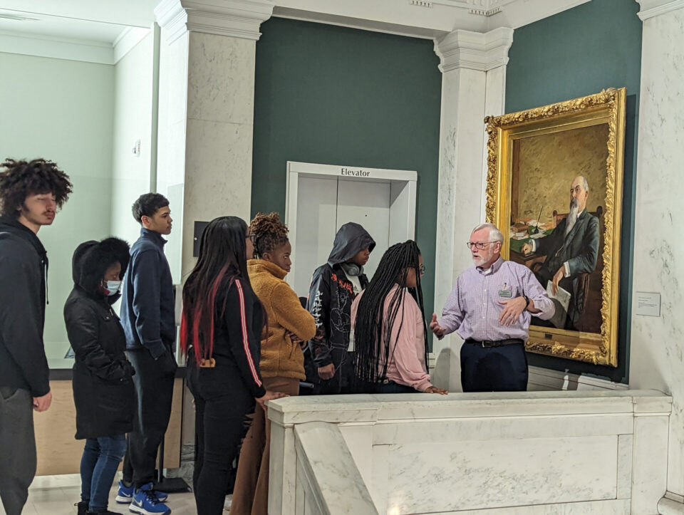 Docents - Muskegon Museum of Art